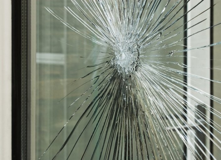 What Causes Double Glazing to Crack? | Alan Carnall
